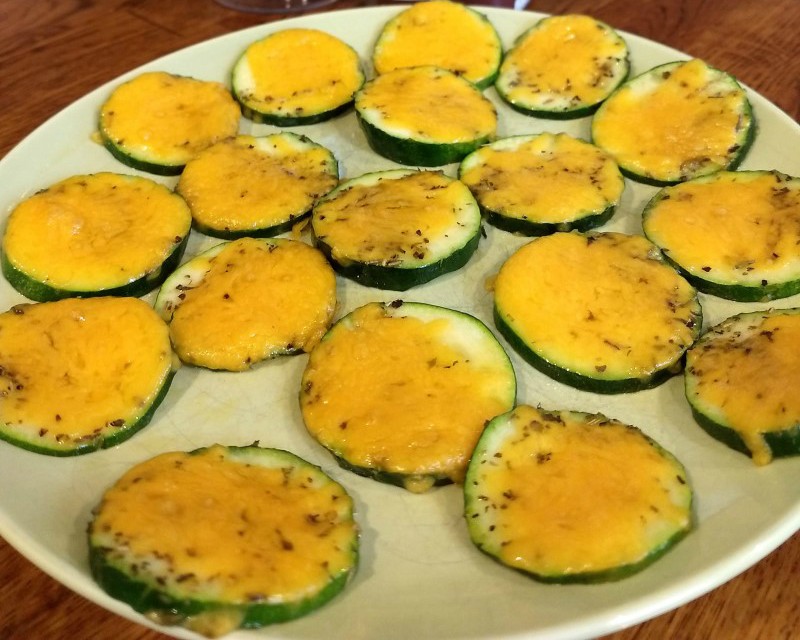 BAKED CHEESY ZUCCHINI CIRCLES | Linda Home is Where My Heart is